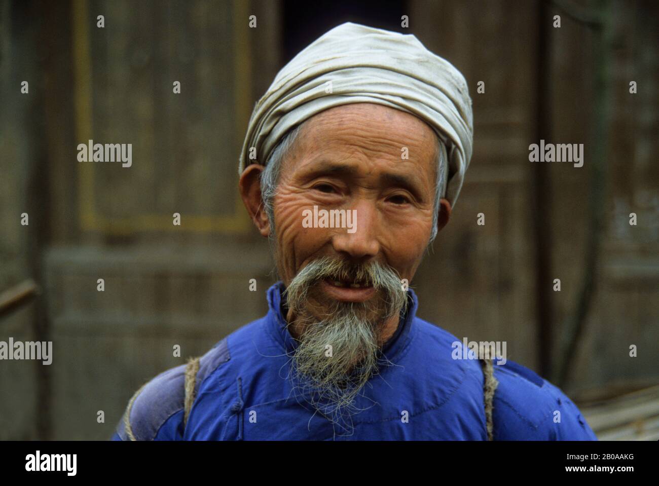 CHINA, PORTRAIT OF A CHINESE MAN Stock Photo - Alamy