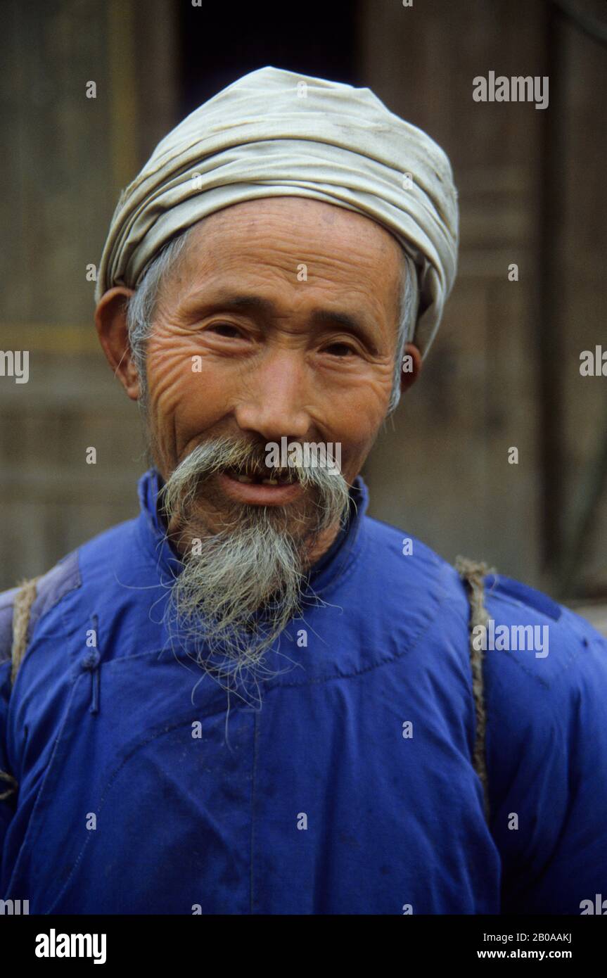 CHINA, PORTRAIT OF A CHINESE MAN Stock Photo - Alamy
