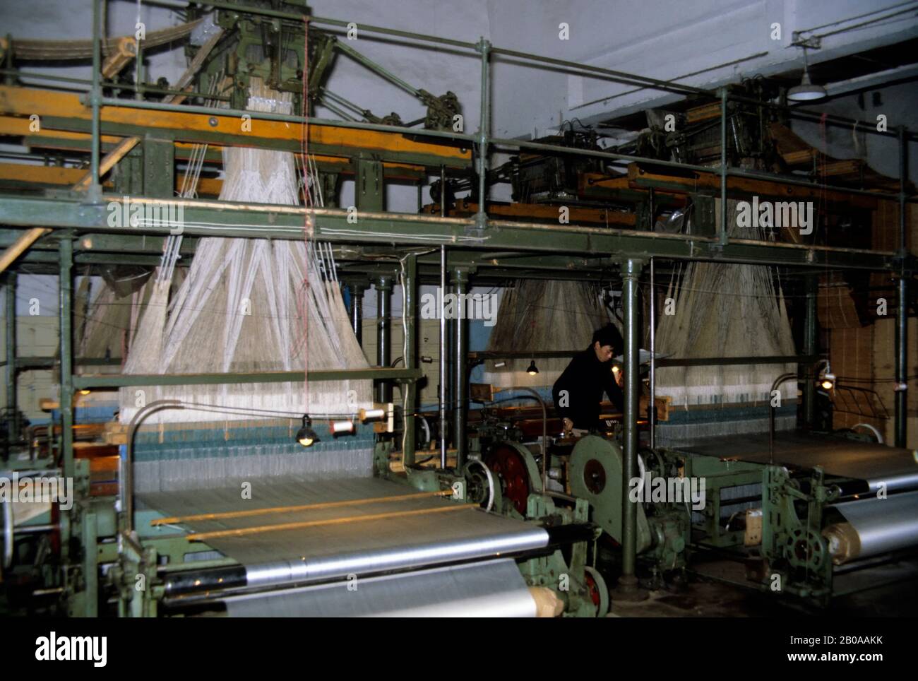 Chinese silk factory hi-res stock photography and images - Alamy