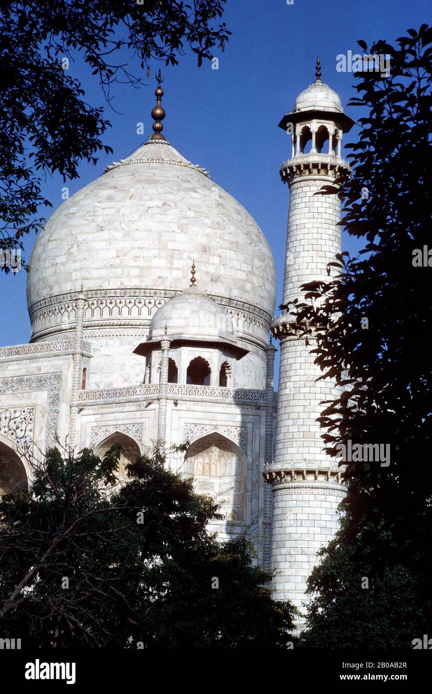 INDIA, AGRA, TAJ MAHAL SIDE VIEW Stock Photo - Alamy