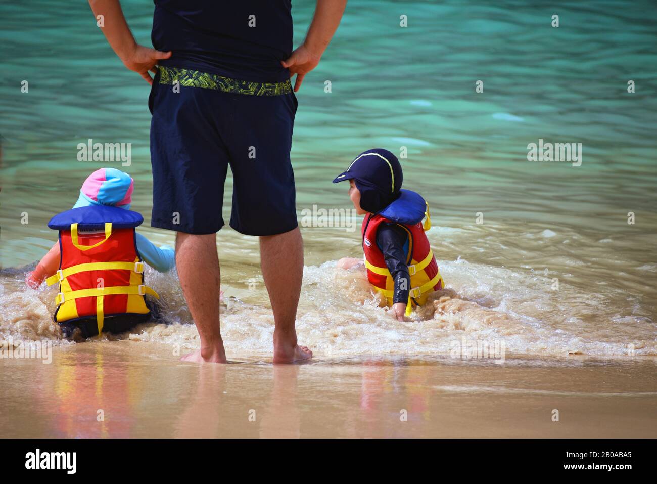 Asian children playing with water hi-res stock photography and images ...