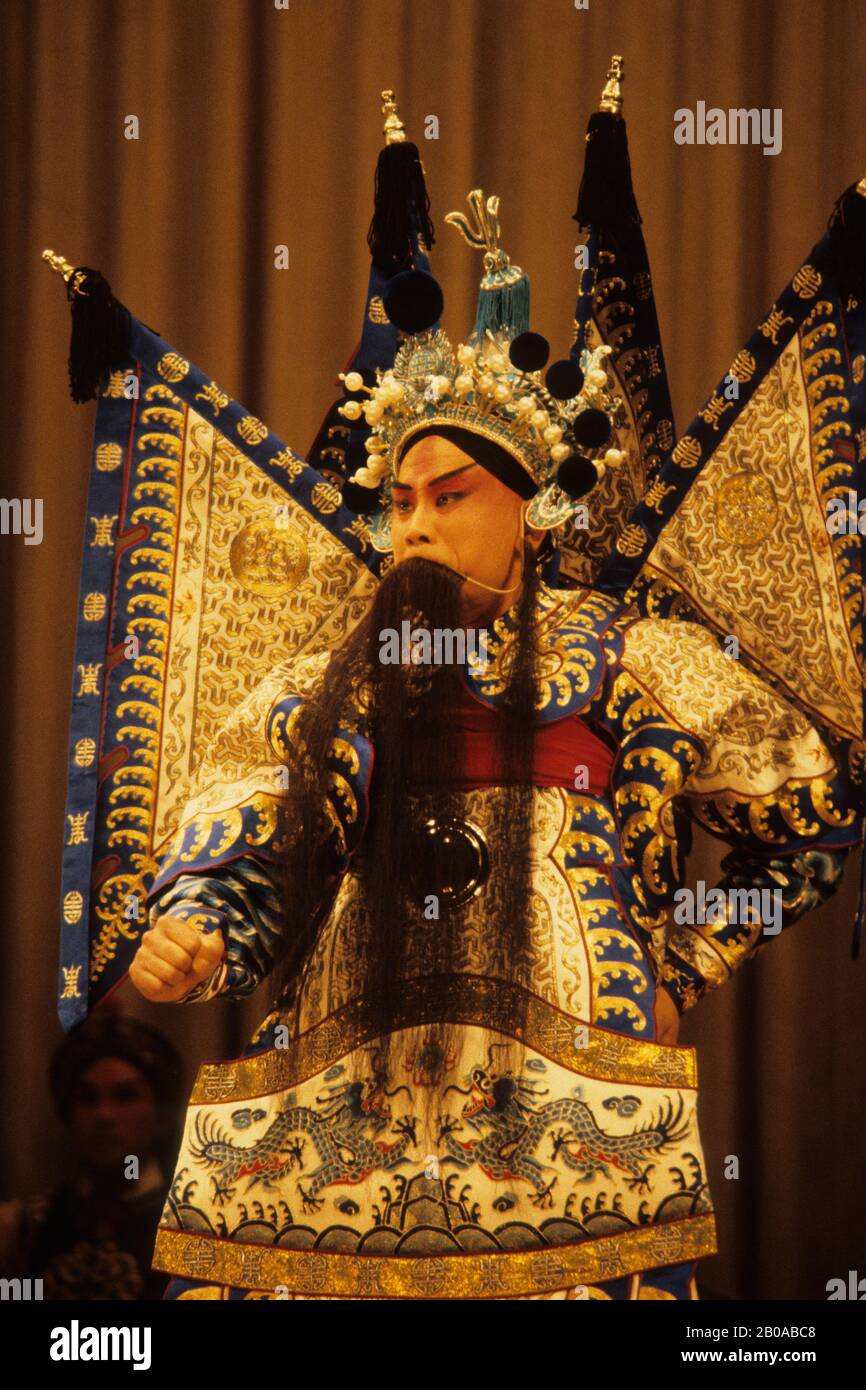 Peking opera performances hi-res stock photography and images - Alamy