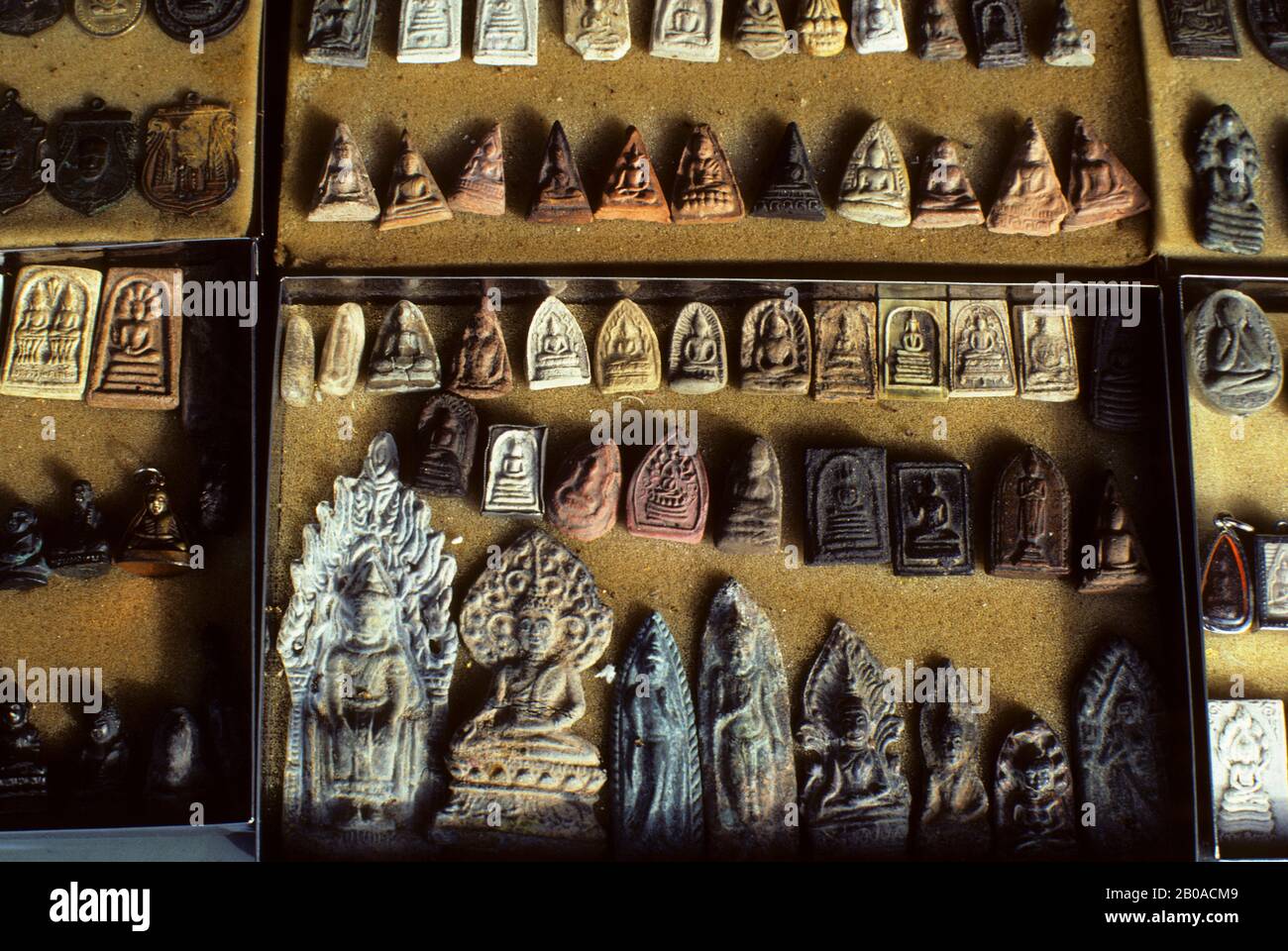Bangkok amulet market hi-res stock photography and images - Alamy