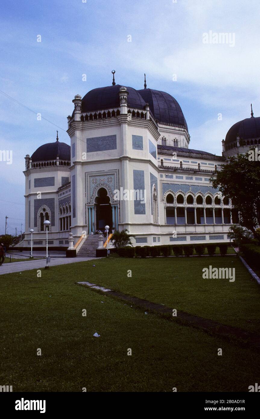 ASIA, INDONESIA, SUMATRA, MEDAN, THE GREAT MOSQUE Stock Photo - Alamy