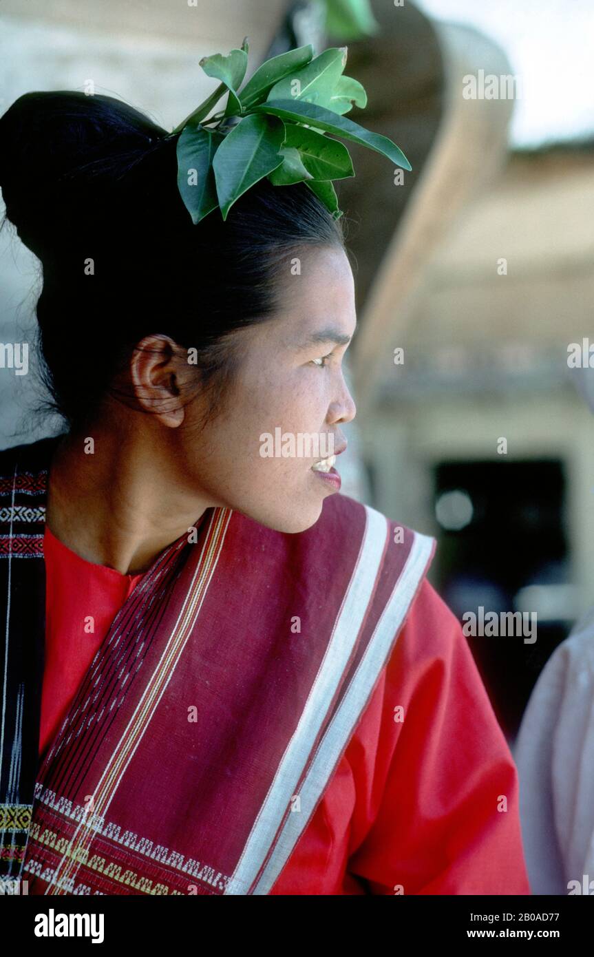 INDONESIA, SUMATRA, LAKE TOBA, SAMOSIR ISLAND, SIMANINDO, BATAK WOMAN ...