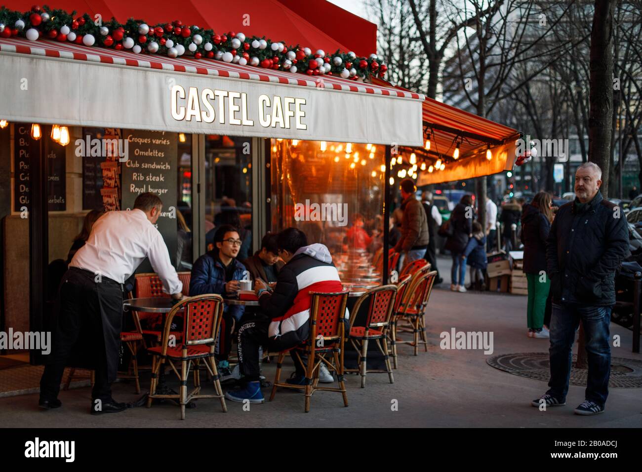 Streetside cafe hi-res stock photography and images - Alamy