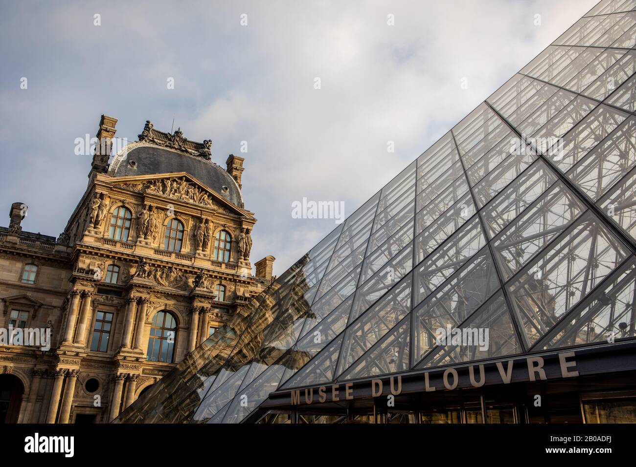 The glass pyramid of louvre hi-res stock photography and images - Alamy