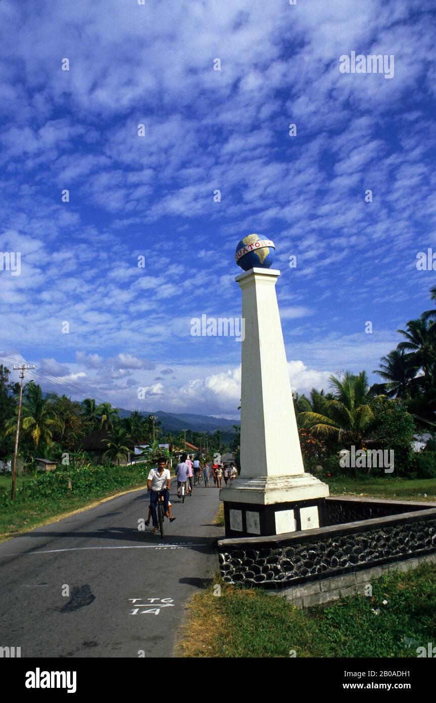 ASIA, INDONESIA, SUMATRA, LINE MARKING EQUATOR Stock Photo - Alamy