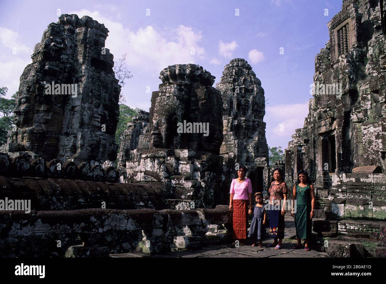 CAMBODIA, ANGKOR, ANGKOR THOM, BAYON TEMPLE, LOCAL PEOPLE Stock Photo ...
