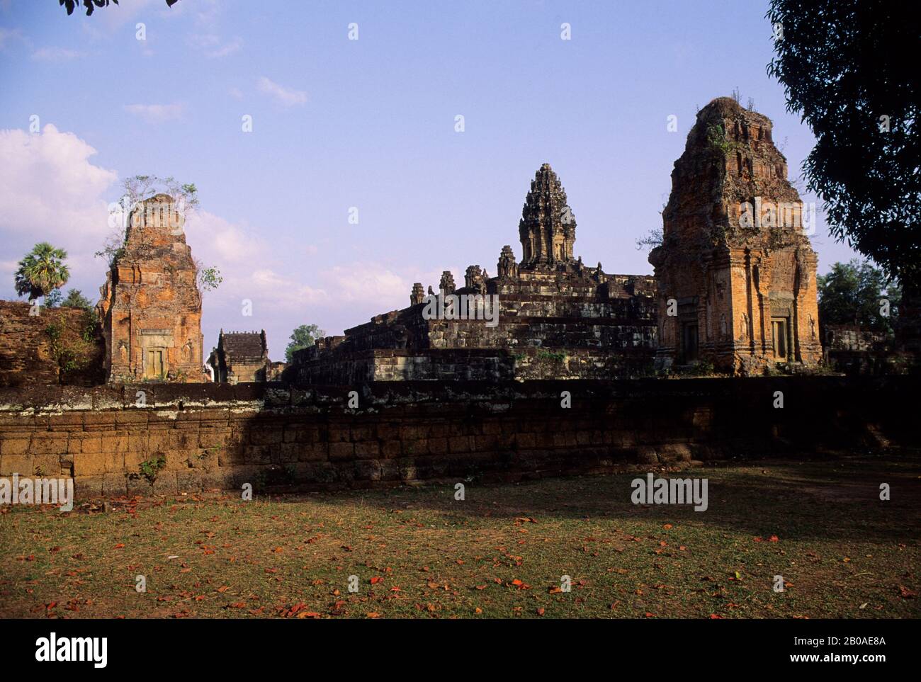 CAMBODIA, ANGKOR, BAKONG TEMPLE Stock Photo - Alamy