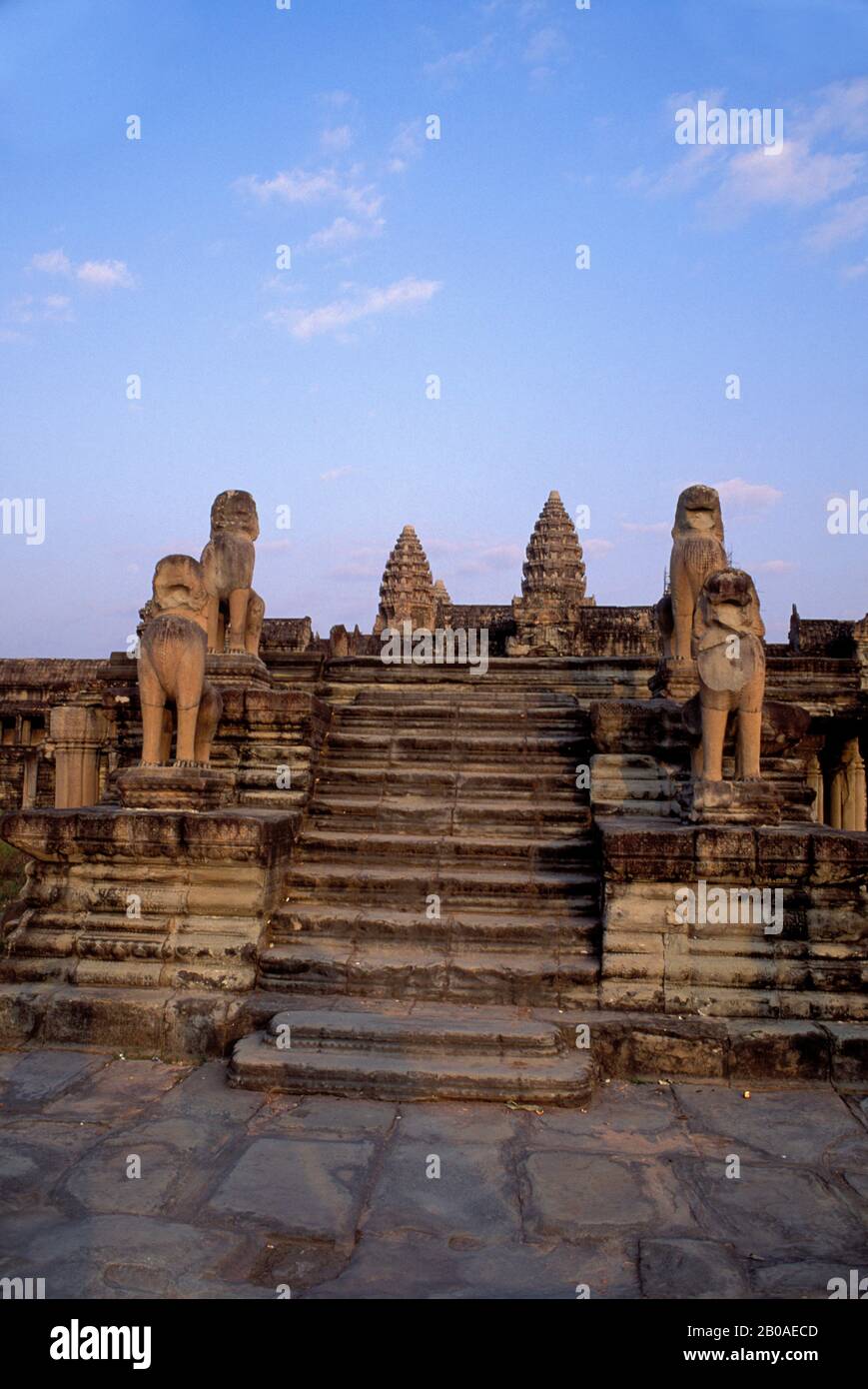 CAMBODIA, ANGKOR, ANGKOR WAT, CENTRAL STRUCTURE, STEPS TO CRUCIFORM ...