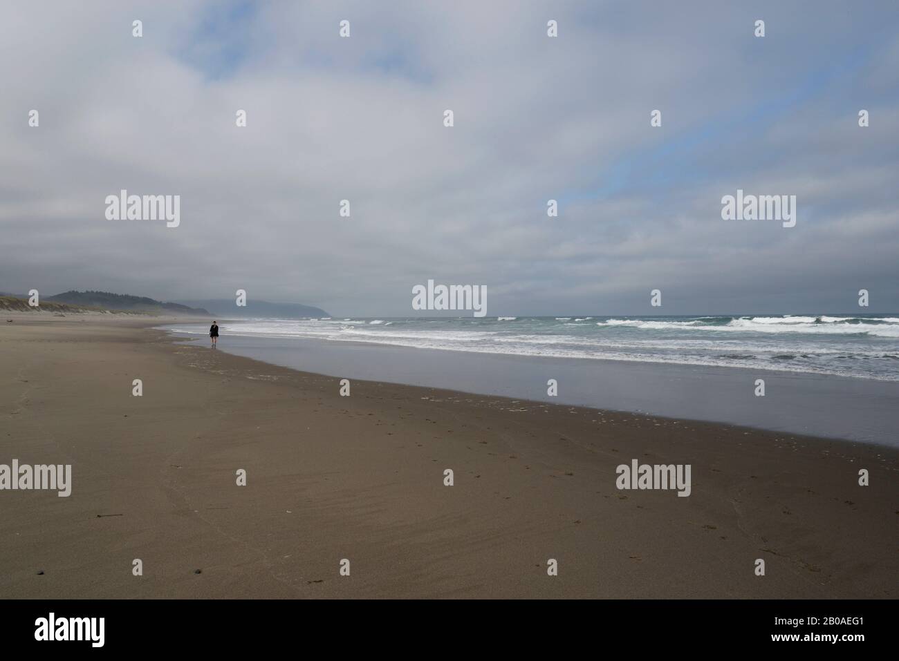 Long stretch of sandy beach hi-res stock photography and images - Alamy