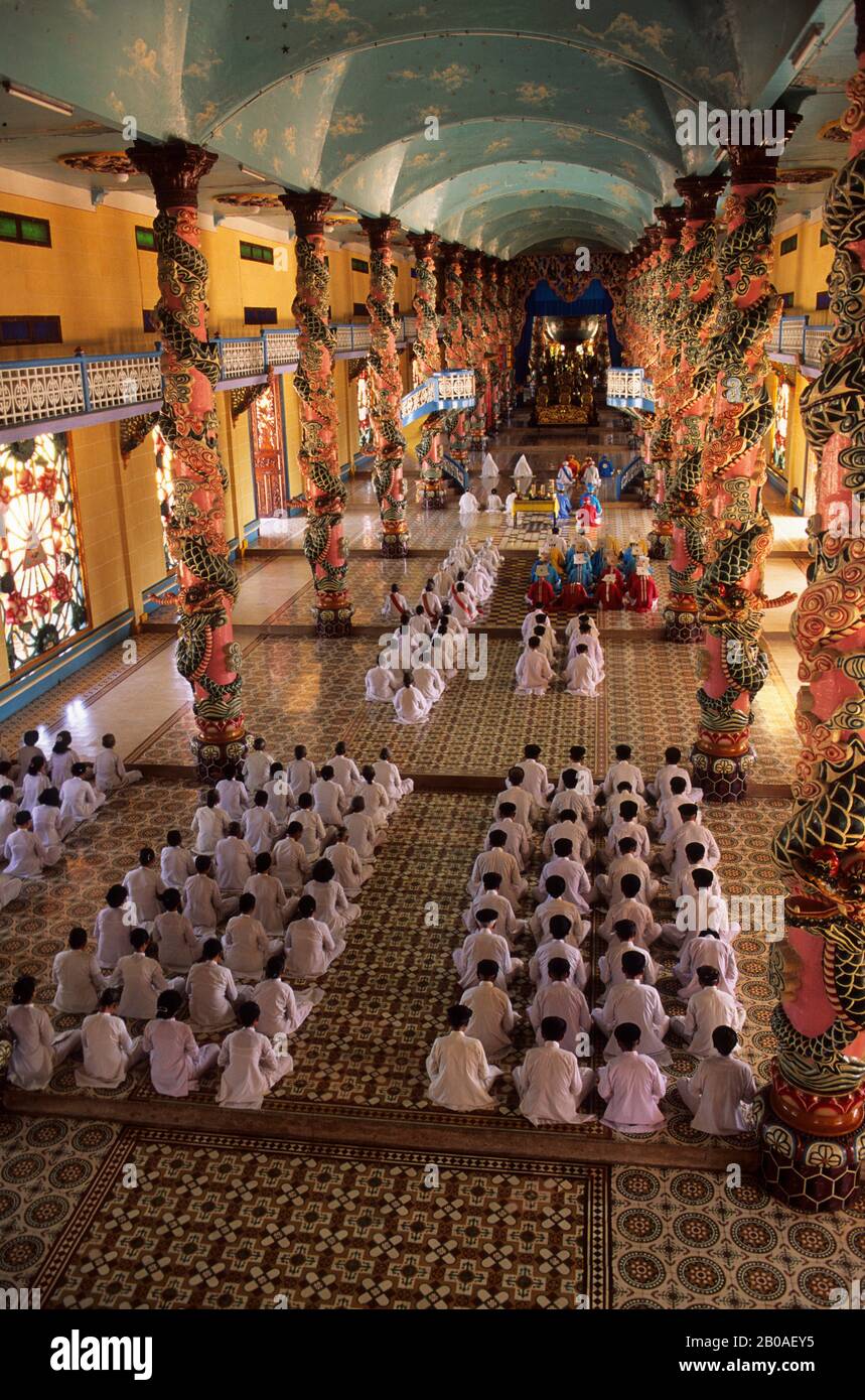 SO. VIETNAM, TAY NINH, CAODAI GREAT TEMPLE, CEREMONY (CAODAISM Stock ...