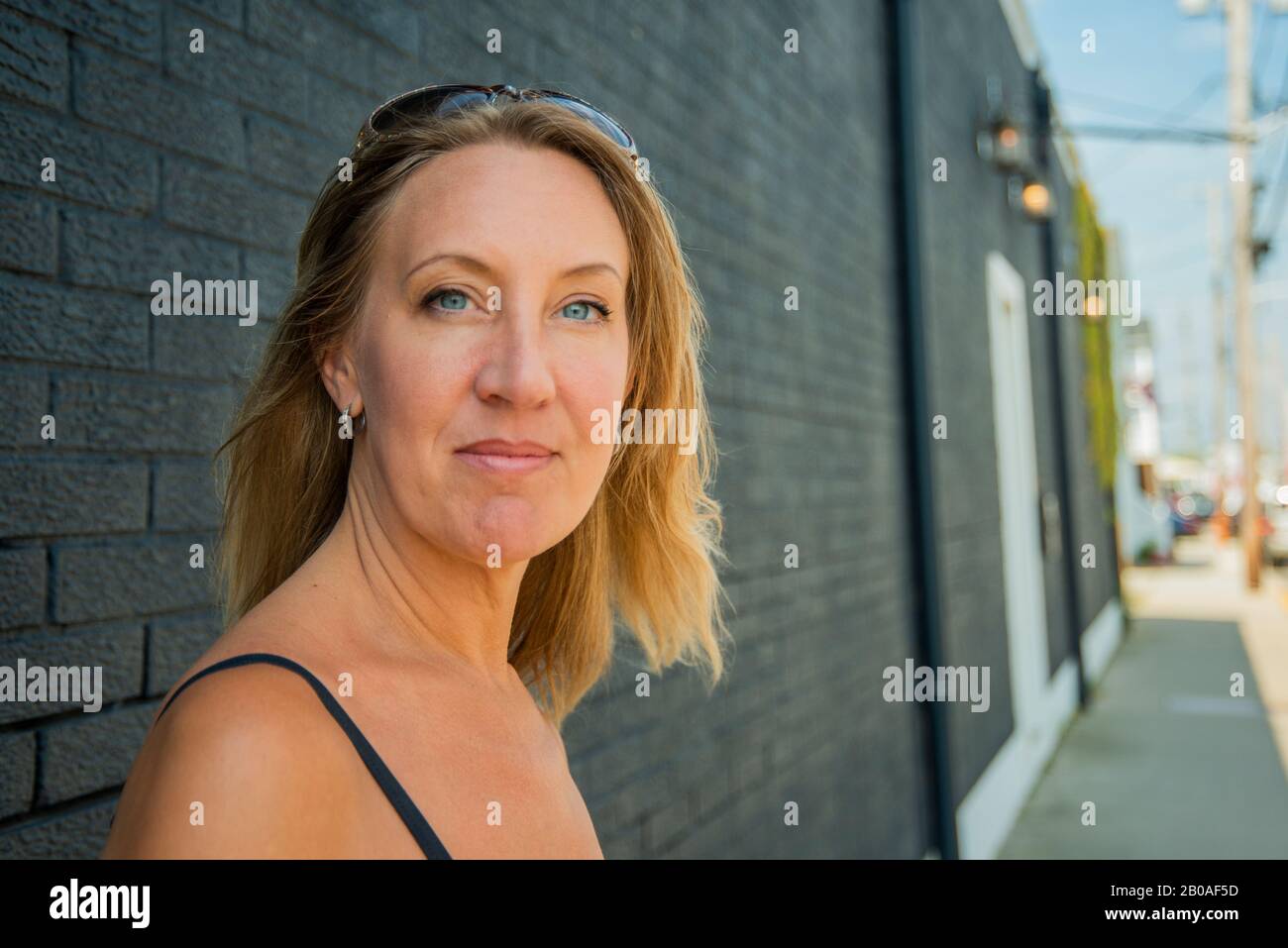 Camera and smile hi-res stock photography and images - Alamy