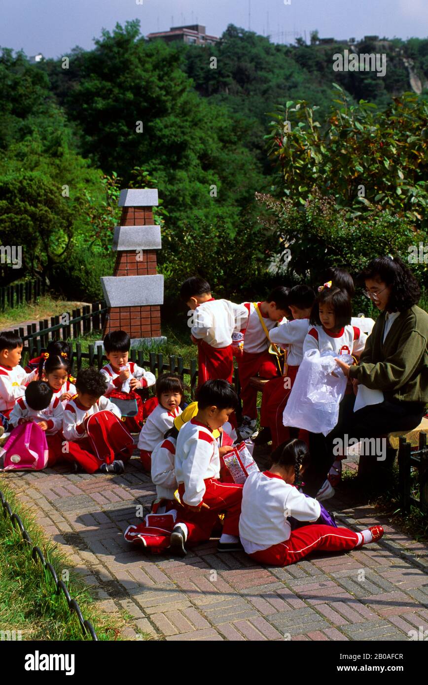 KOREA, SEOUL, SCHOOL CHILDREN (FIRST GRADE Stock Photo - Alamy