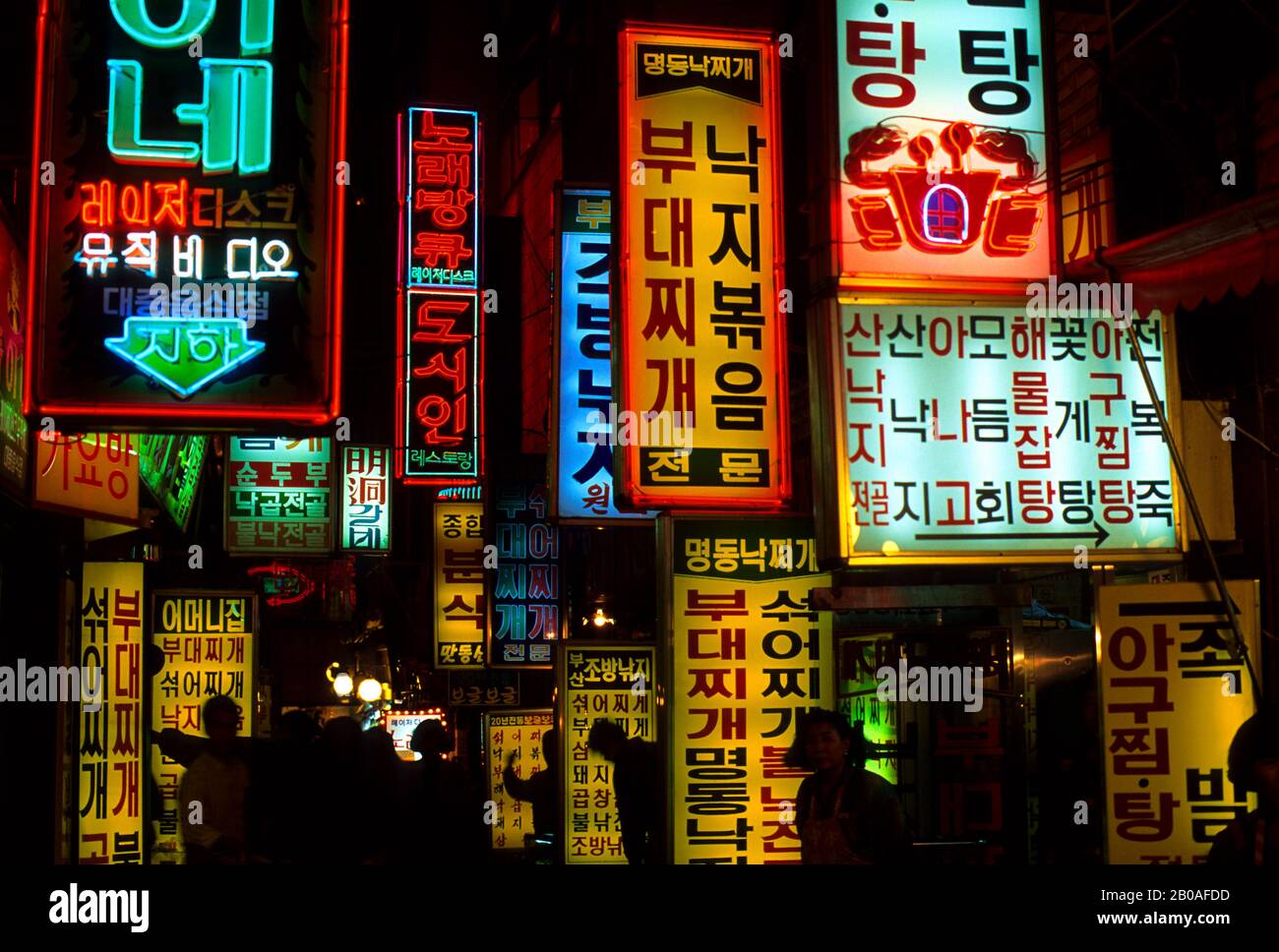 KOREA, SEOUL, MYUNG-DONG SHOPPING AREA AT NIGHT WITH COLORFUL NEON ...