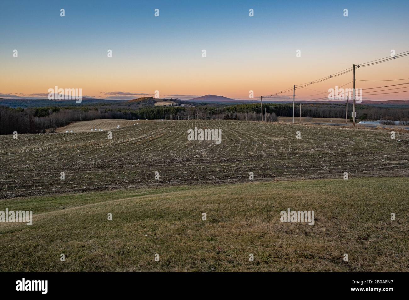 Empty field hi-res stock photography and images - Alamy