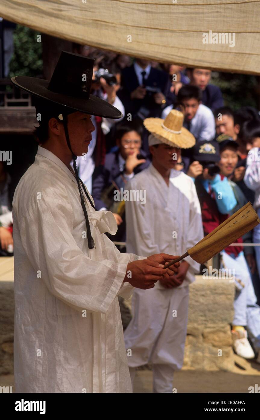 KOREA, NEAR SEOUL, KOREAN FOLK VILLAGE, PRIEST IN TRADITIONAL CLOTHING ...