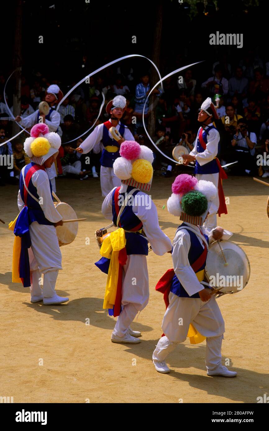 Korean folk village hi-res stock photography and images - Alamy