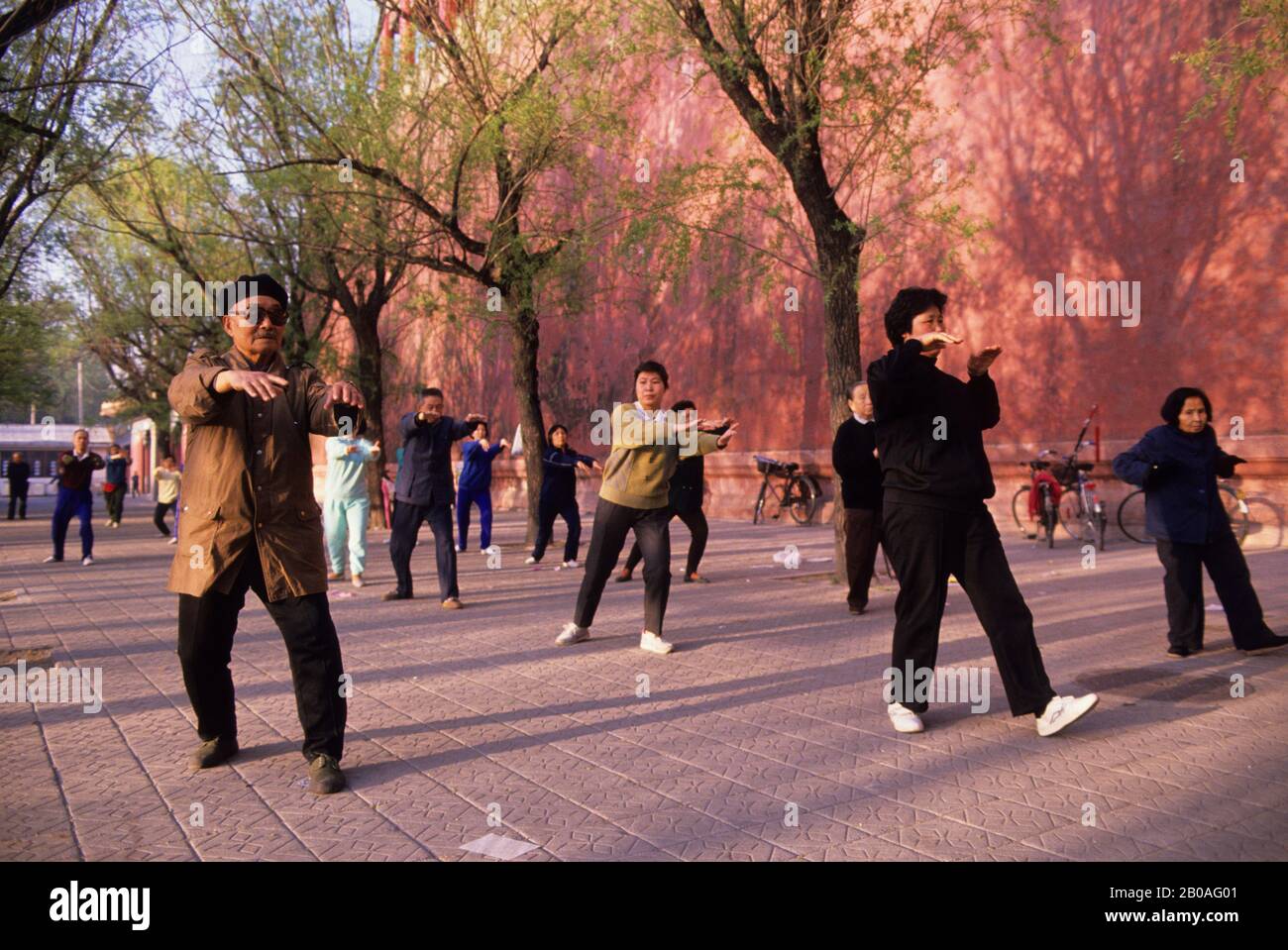 CHINA, BEIJING, PEOPLE DOING TAI CHI AT WALL OF FORBIDDEN CITY Stock ...