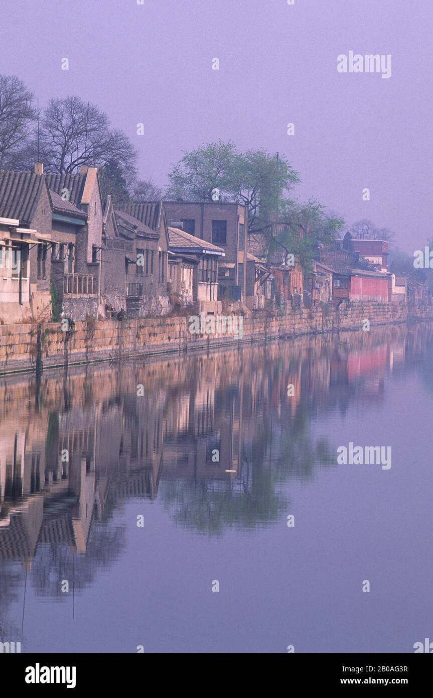 Moat houses hi-res stock photography and images - Alamy