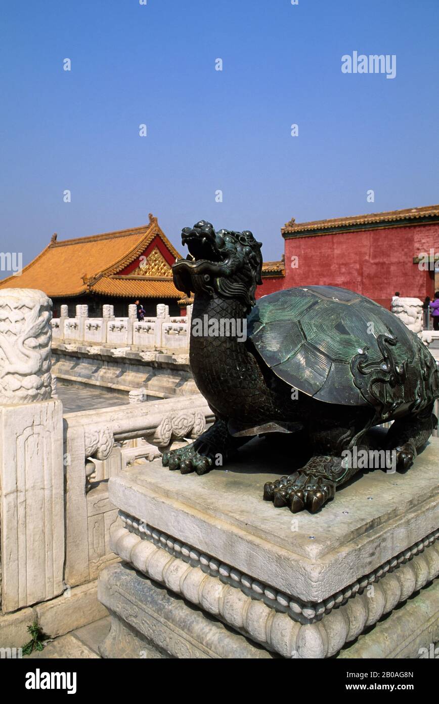 CHINA, BEIJING, FORBIDDEN CITY, BRONZE TORTOISE Stock Photo - Alamy