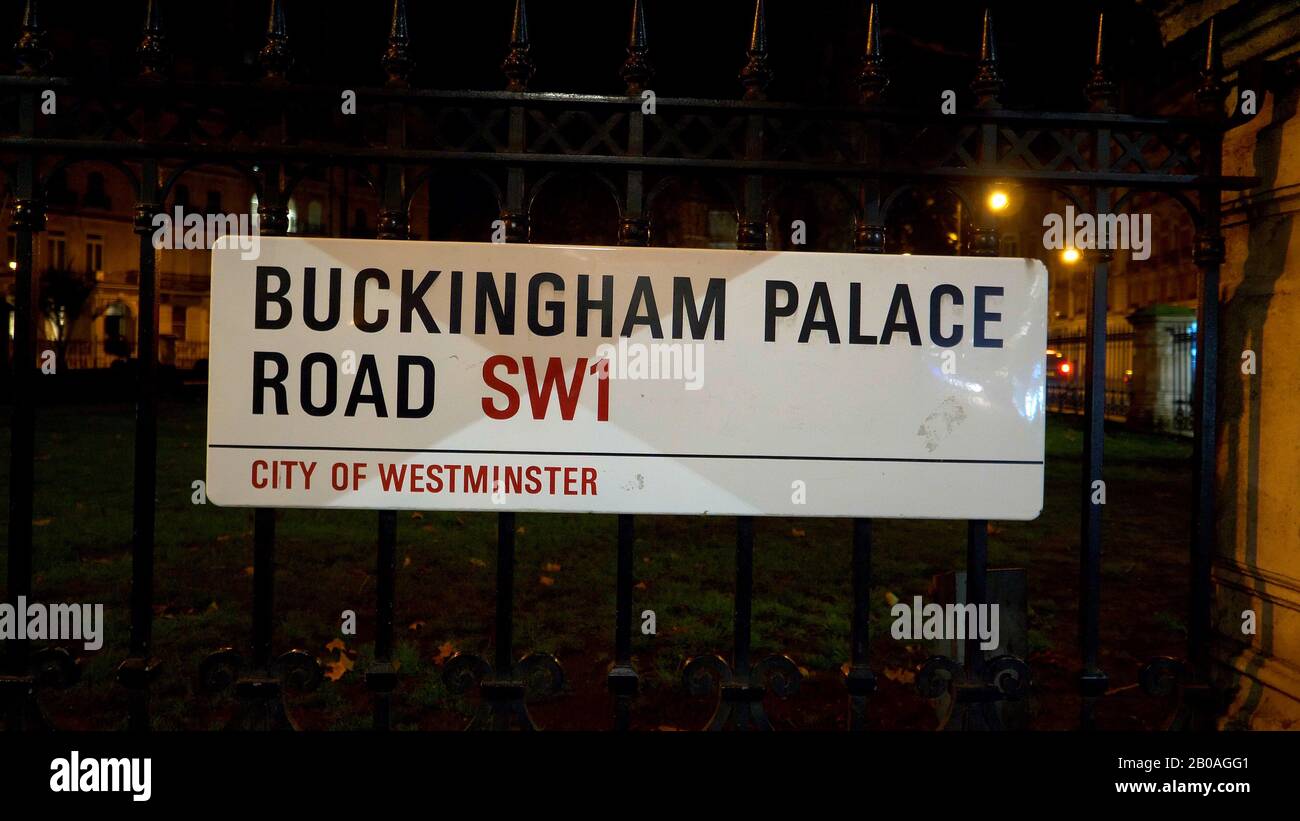Buckingham palace road shop hi-res stock photography and images - Alamy