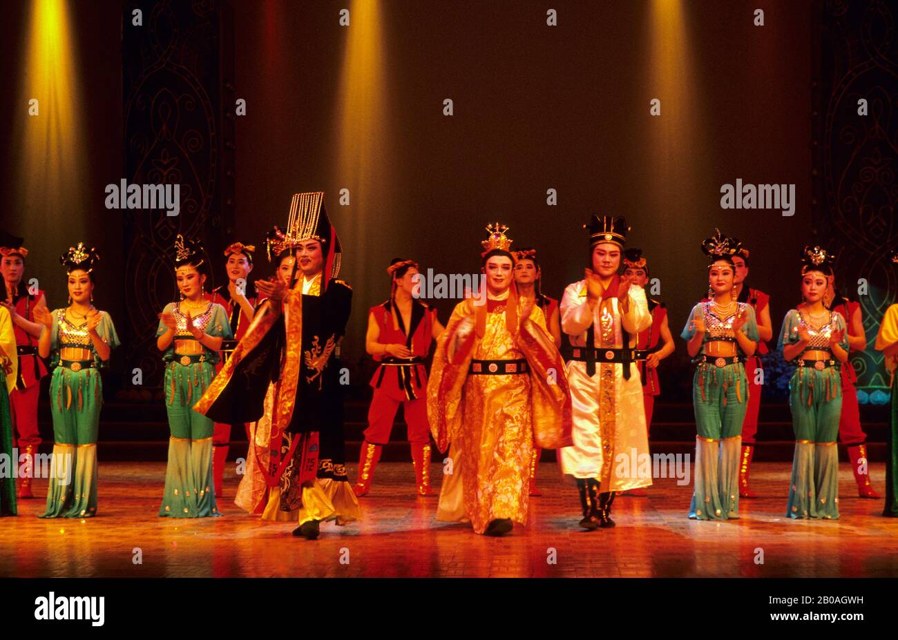 Asian dance performance hi-res stock photography and images - Alamy