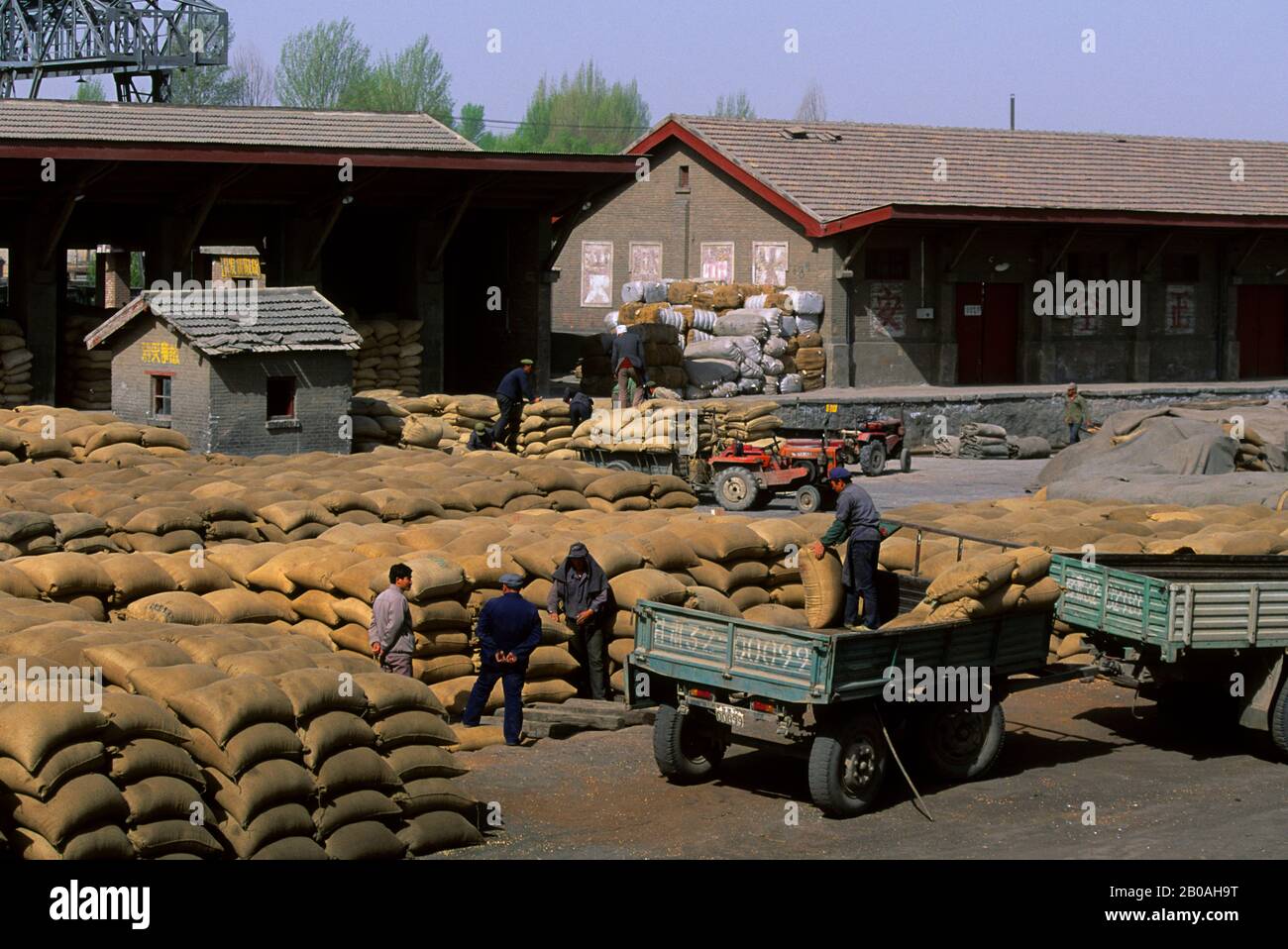 Chinese desert railway hi-res stock photography and images - Alamy