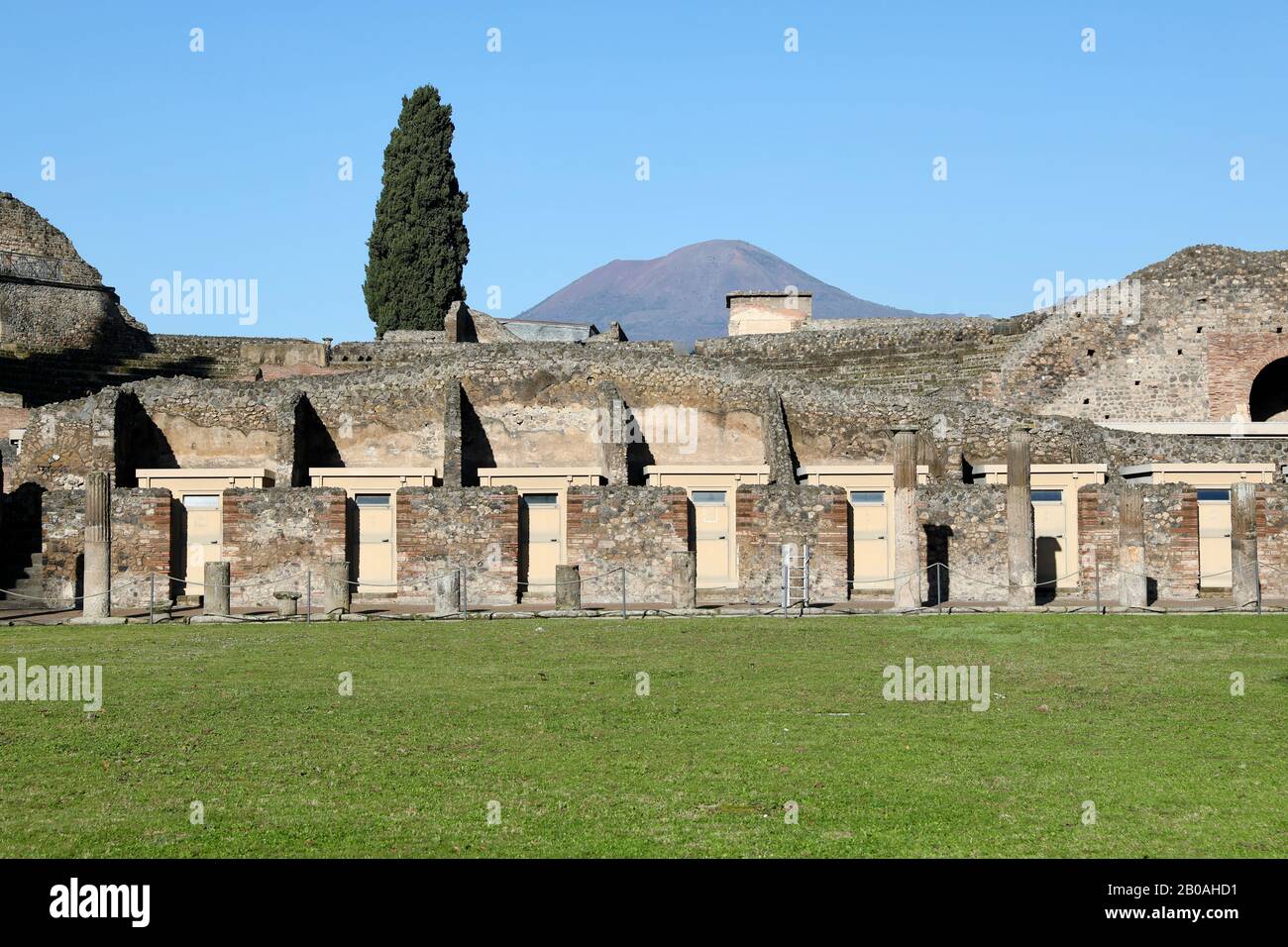 Mt vesuvius and pompeii hi-res stock photography and images - Alamy