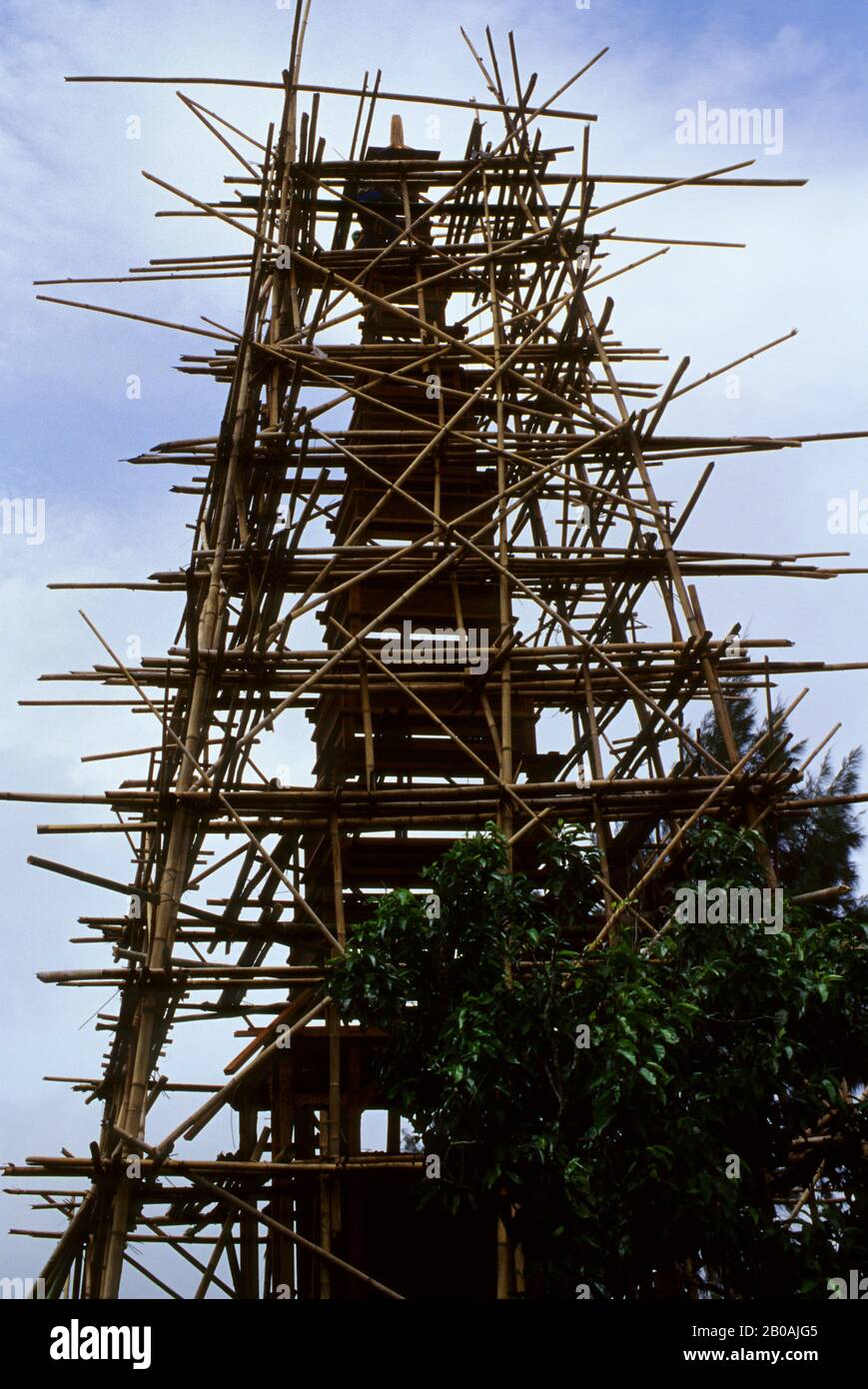 INDONESIA, BALI, KINTAMANI TEMPLE, CONSTRUCTION, BAMBOO SCAFFOLDING ...