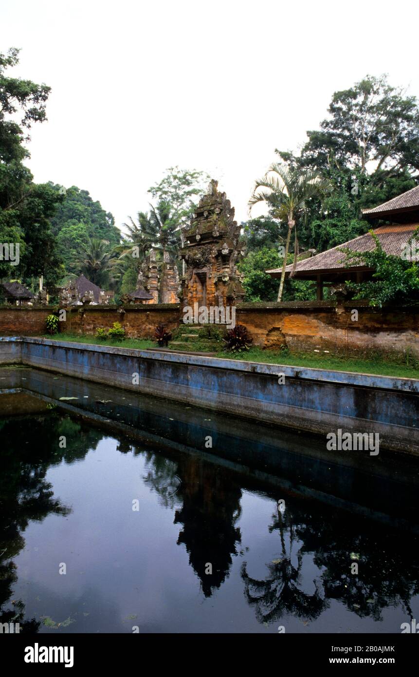 INDONESIA, BALI, HOLY SPRING TEMPLE, TIRTHA EMPUL, POOL Stock Photo - Alamy