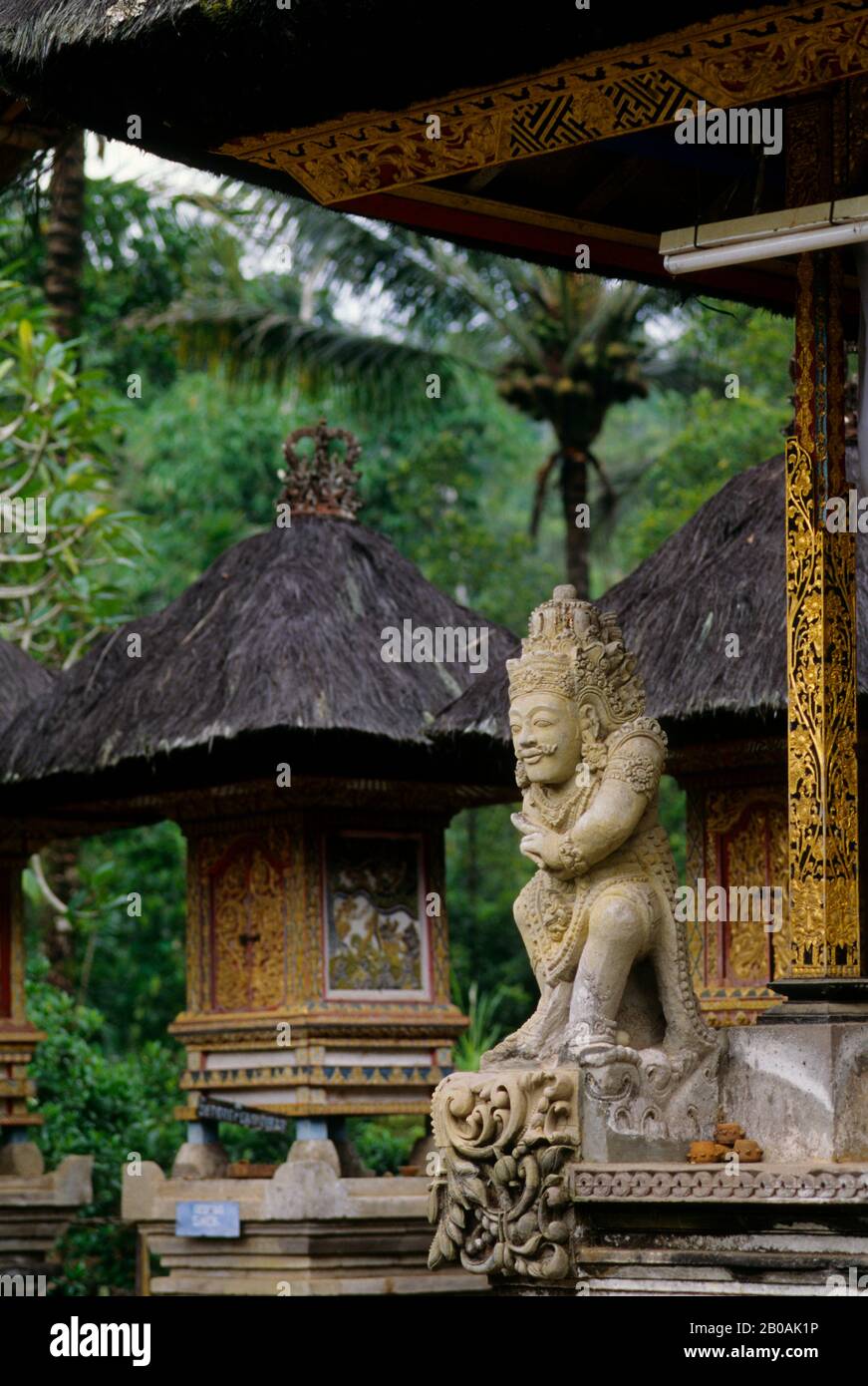 INDONESIA, BALI, HOLY SPRING TEMPLE, TIRTHA EMPUL, STONE STATUE Stock ...