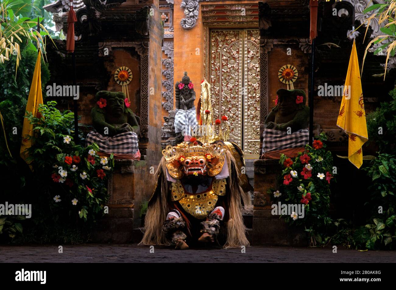 INDONESIA, BALI, BARONG DANCE, BARONG (MYTHOLOGICAL ANIMAL Stock Photo ...