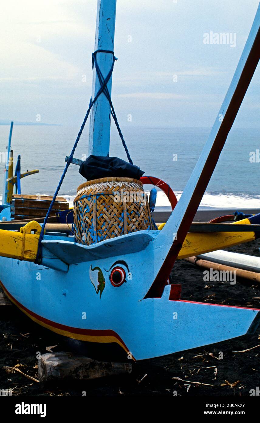 INDONESIA, BALI, LEBIH, BEACH WITH WOODEN FISHING BOATS, BOW SHAPED ...