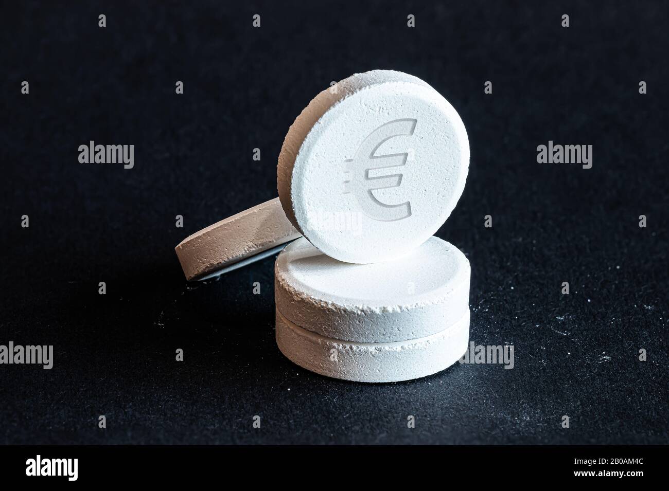 Pill dollar sign hi-res stock photography and images - Alamy