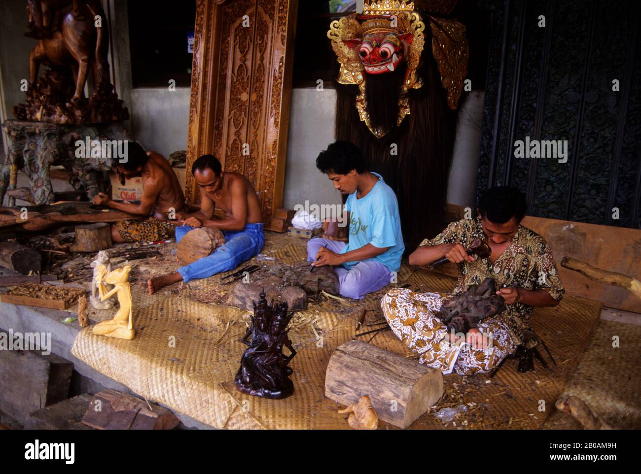 INDONESIA, BALI, UBUD-MAS, WOOD CARVERS Stock Photo - Alamy