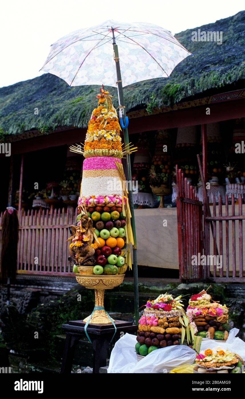 INDONESIA, BALI, SMALL TEMPLE, TEMPLE CEREMONY, OFFERINGS Stock Photo ...