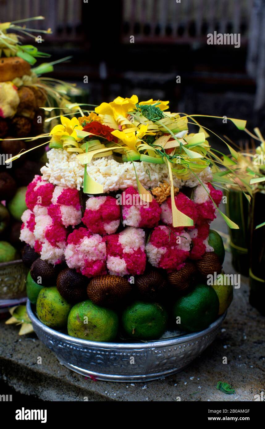 INDONESIA, BALI, SMALL TEMPLE, TEMPLE CEREMONY, OFFERING MADE OF FRUITS ...