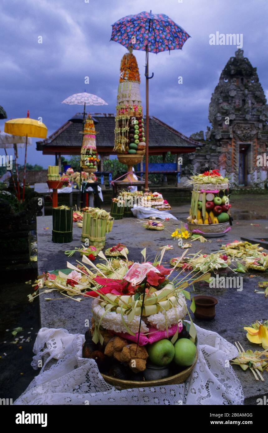 Ceremony offerings bali temple hi-res stock photography and images - Alamy