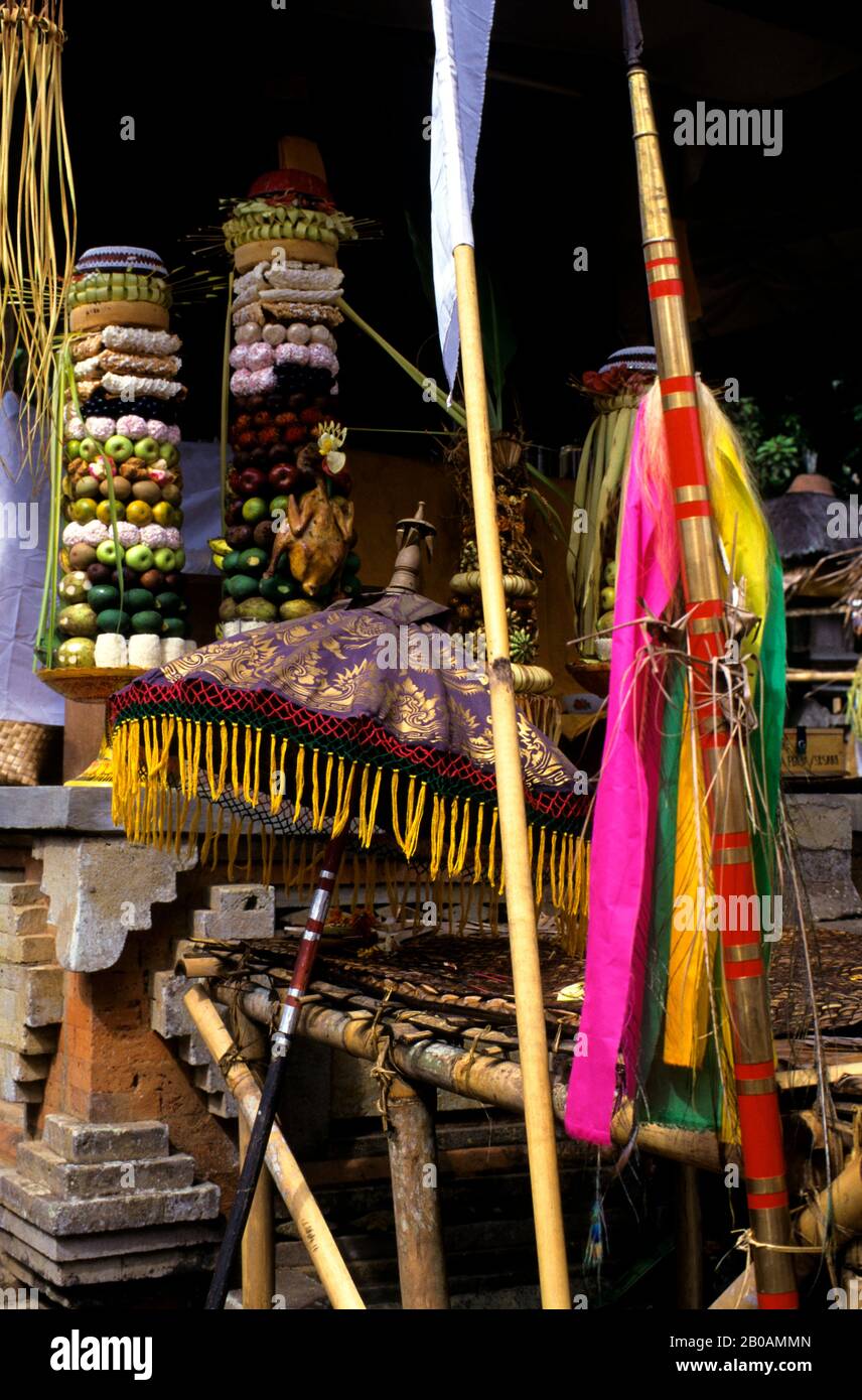 Ceremony offerings bali temple hi-res stock photography and images - Alamy