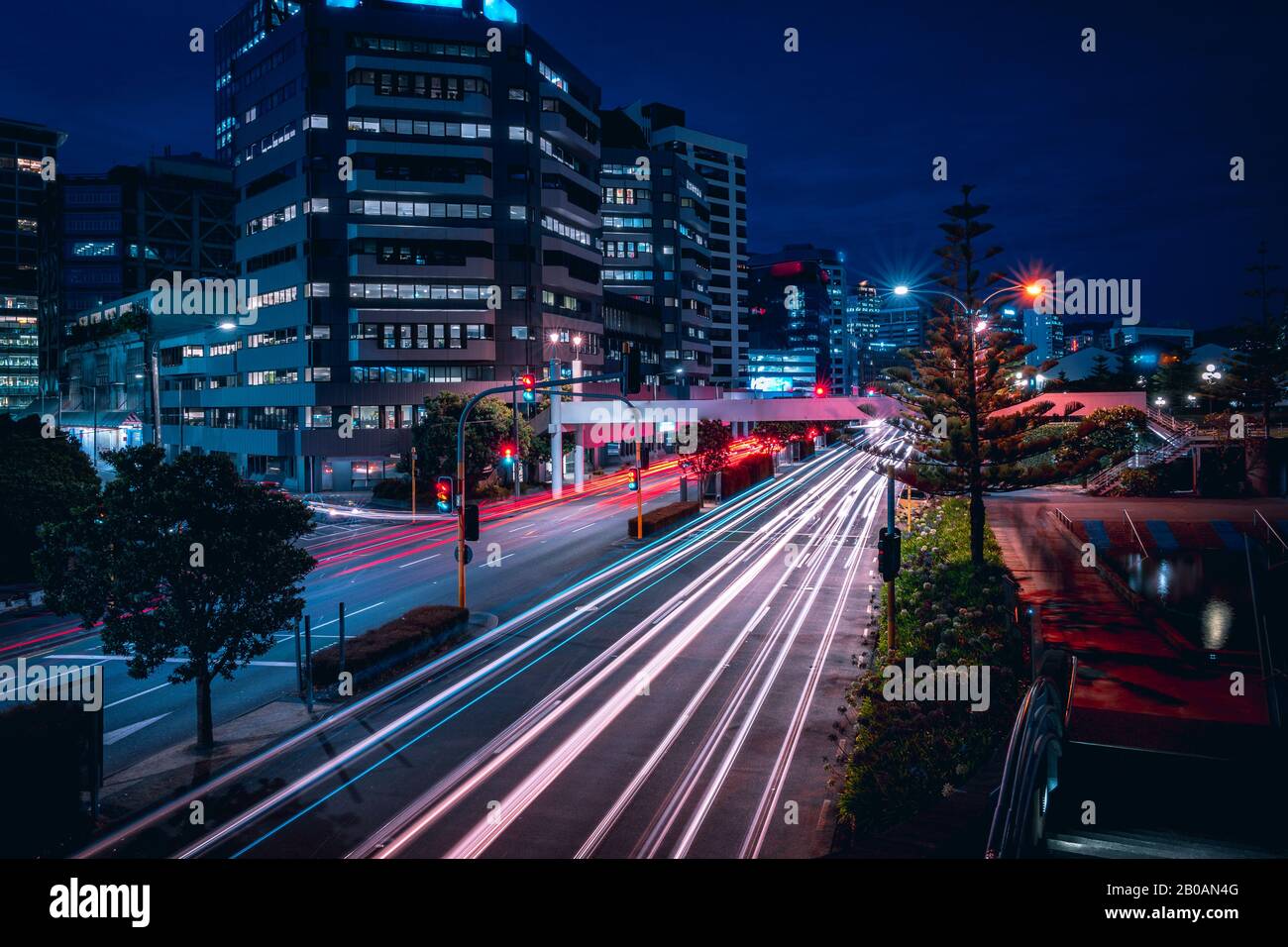 Night scene city street wellington hi-res stock photography and images ...