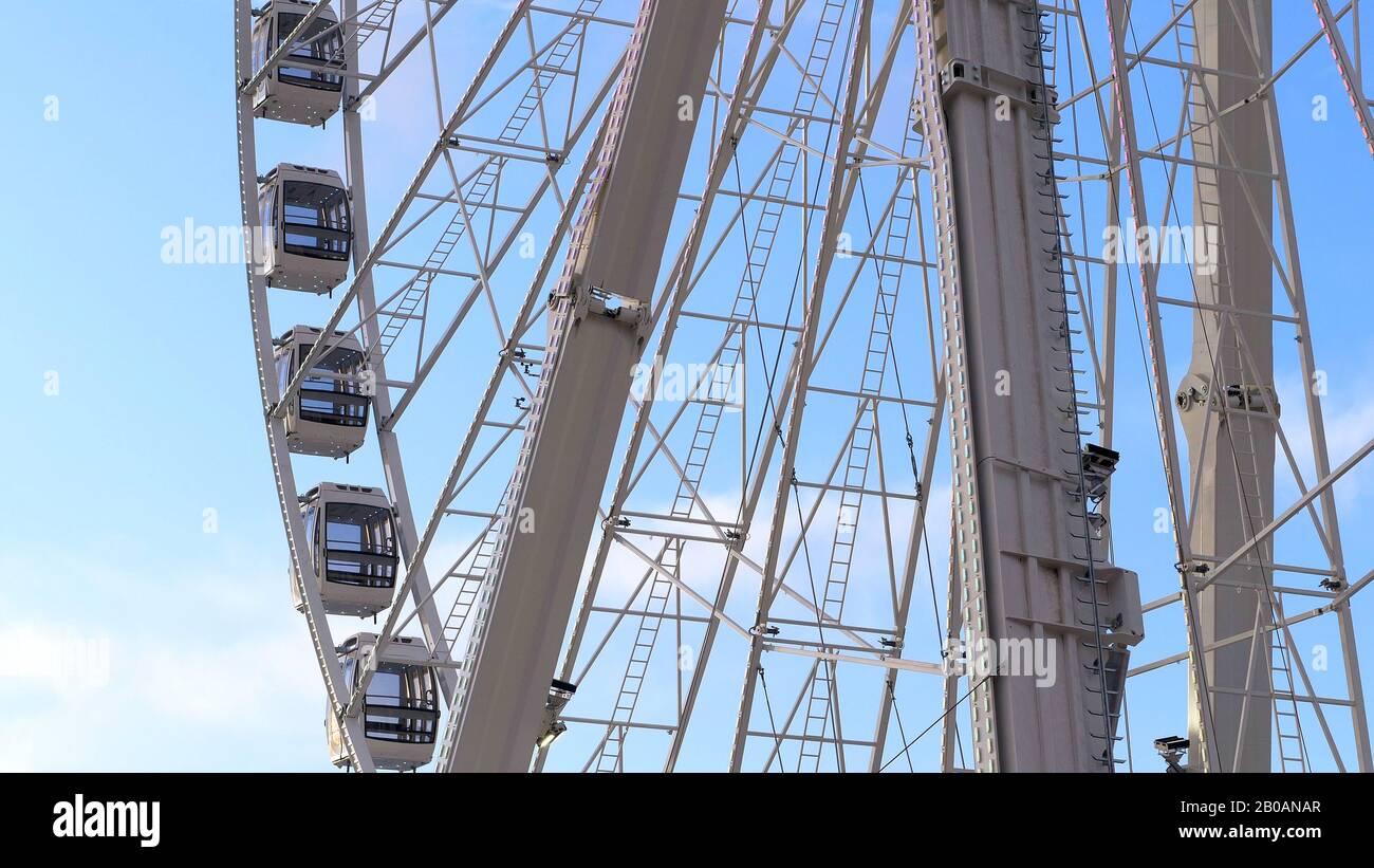 Ferris wheel in London Hyde park at Winter Wonderland Stock Photo - Alamy