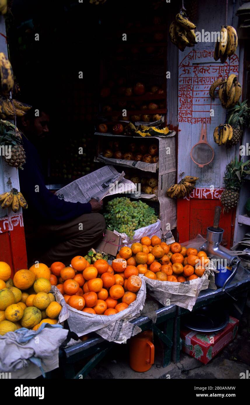 NEPAL, NEAR KATHMANDU, PATAN, STREET SCENE, FRUIT STAND Stock Photo - Alamy