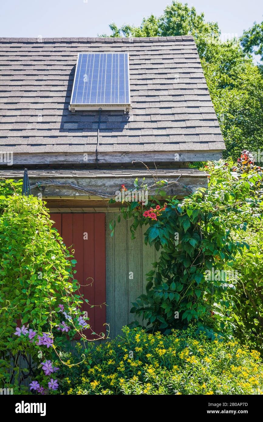 Solar shed hi-res stock photography and images - Alamy