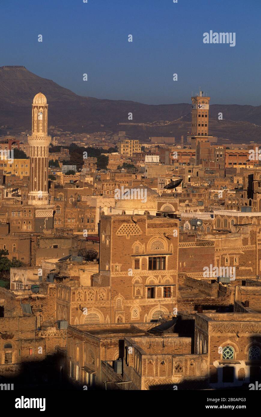 YEMEN, SANA'A, OVERVIEW OF TOWN Stock Photo - Alamy