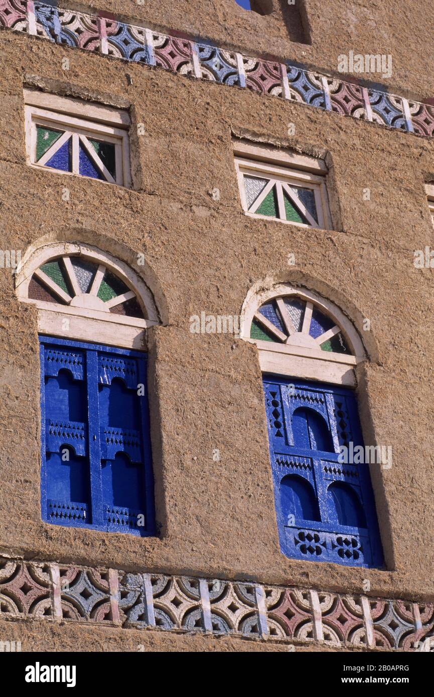 YEMEN, NEAR HABBAN, VILLAGE, MUD BRICK HOUSE, WINDOWS Stock Photo - Alamy