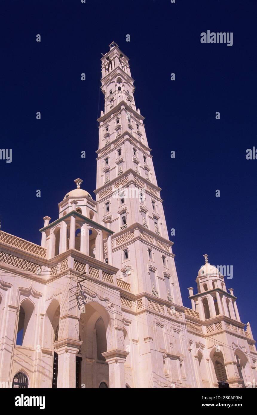 YEMEN, WADI HADRAMAWT, TARIM, MOSQUE Stock Photo - Alamy