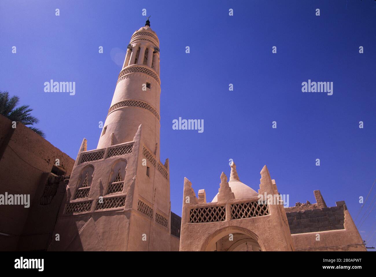 YEMEN, WADI HADRAMAWT, TARIM, LOCAL MOSQUE Stock Photo - Alamy