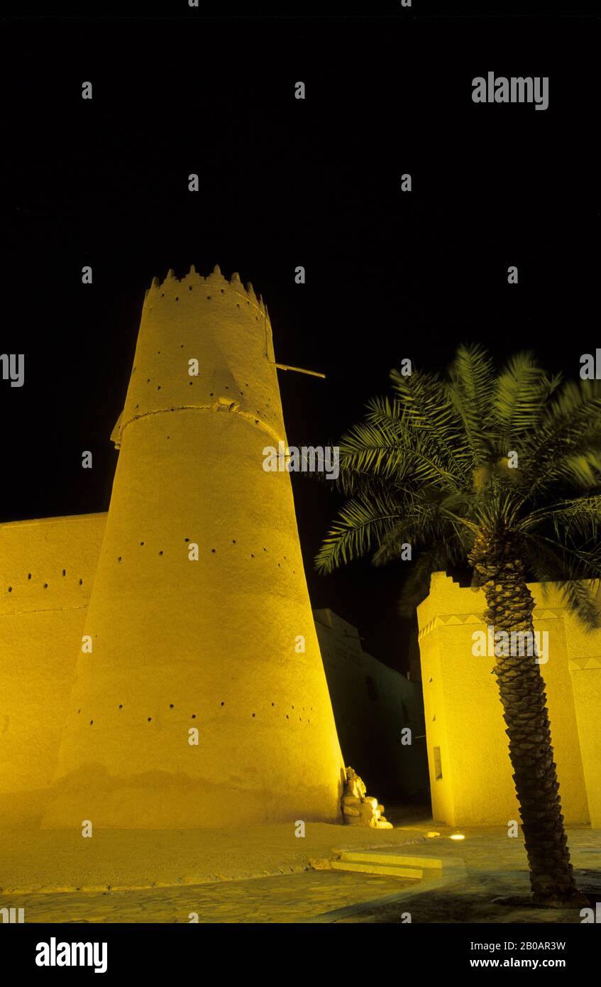 SAUDI ARABIA, RIYADH, AL-MUSMAK MUSEUM, AT NIGHT Stock Photo - Alamy